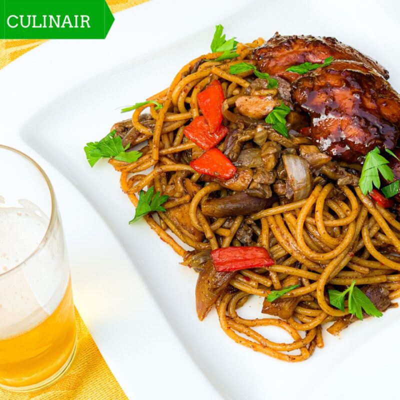 Surinaamse bami met paprika, oesterzwam en ketjapkip - Vinissima