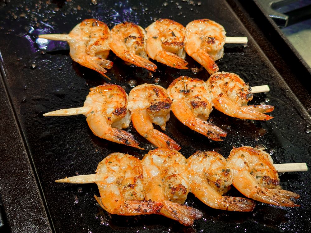 Texas Roadhouse Grilled Shrimp met Cowboy Caviar - Vinissima