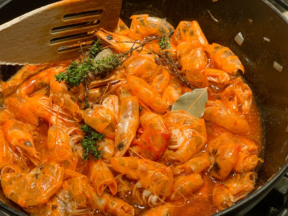 Zwarte pasta met venkel, tomaat en gamba’s - Vinissima